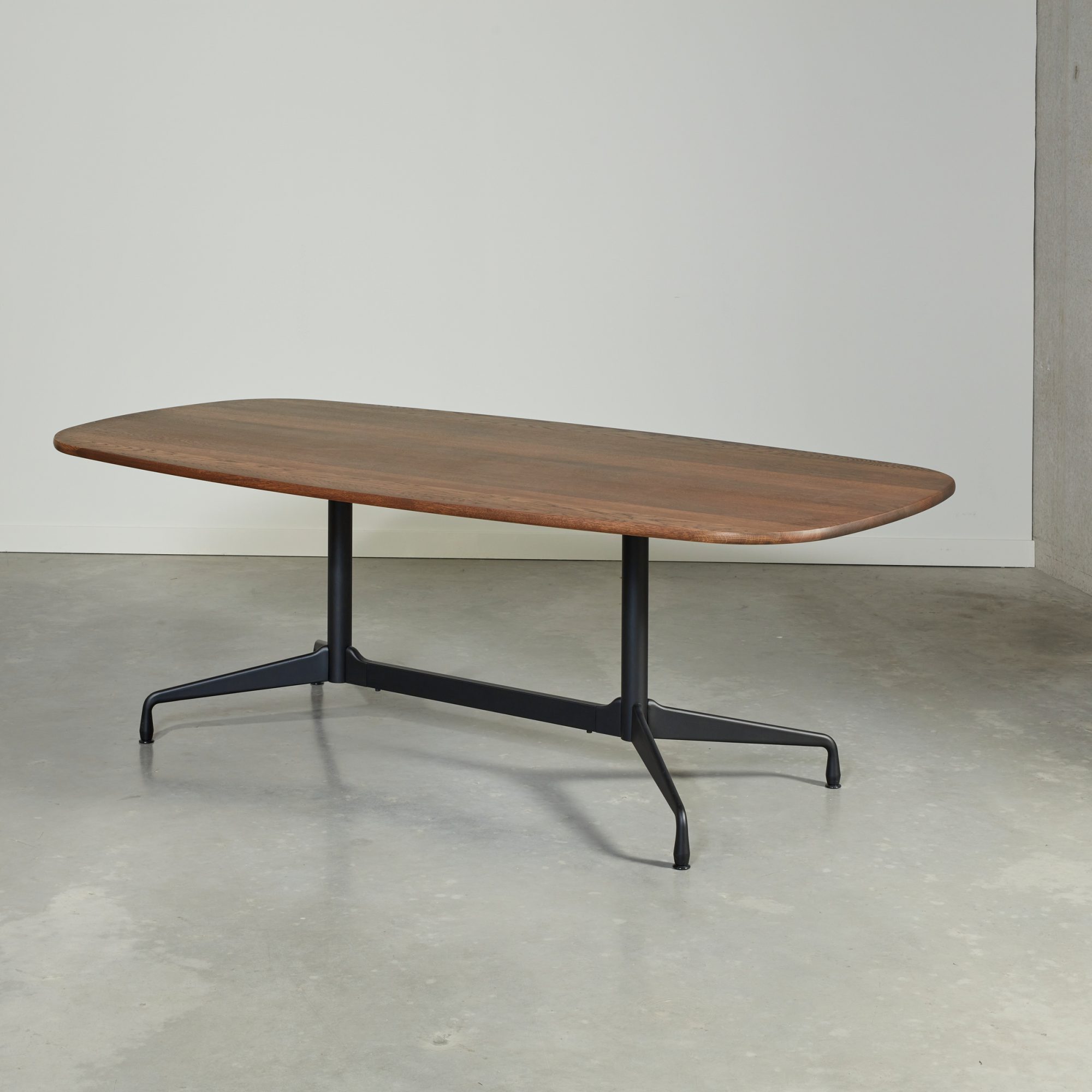 Eames table - Kasstoor | Sophisticated Amsterdam Living : Kasstoor ...