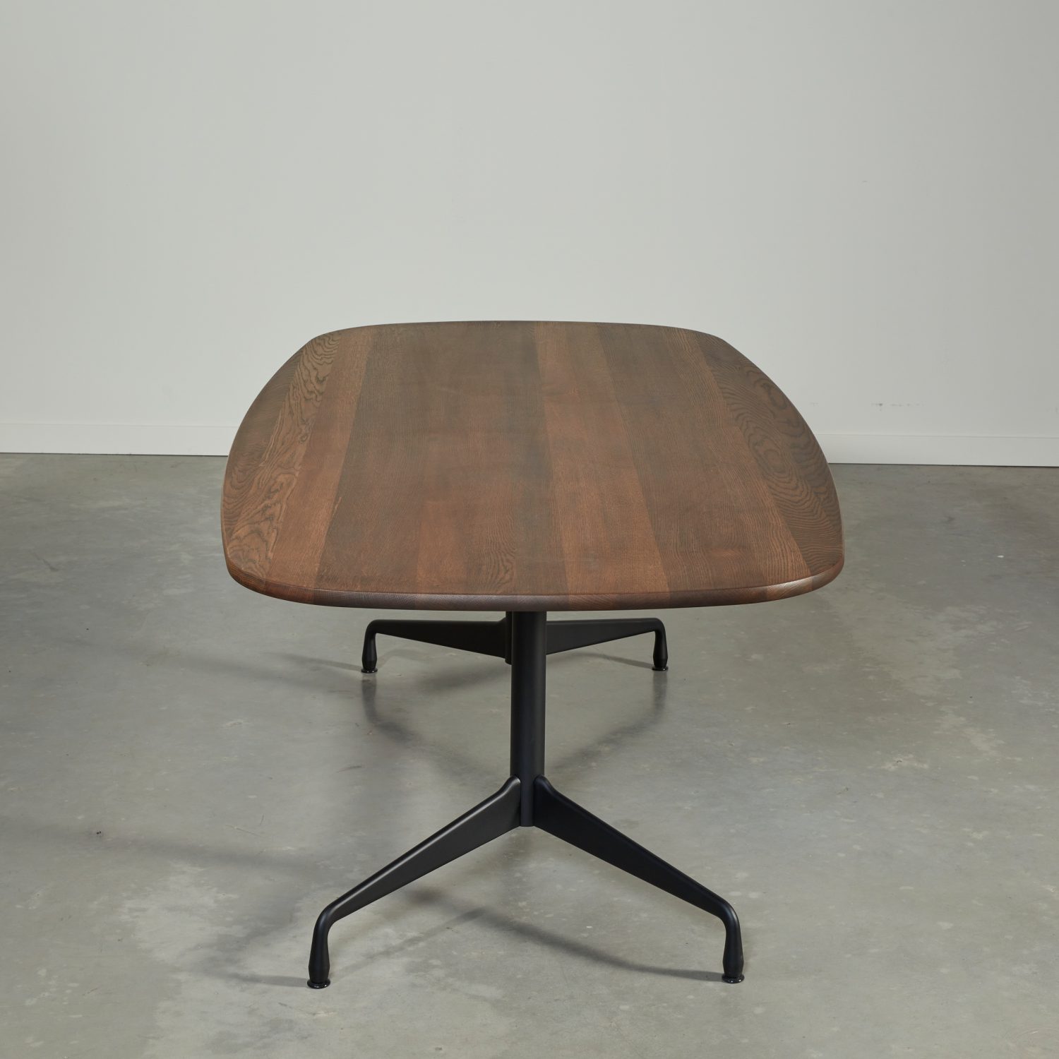 Eames table - Kasstoor | Sophisticated Amsterdam Living : Kasstoor ...
